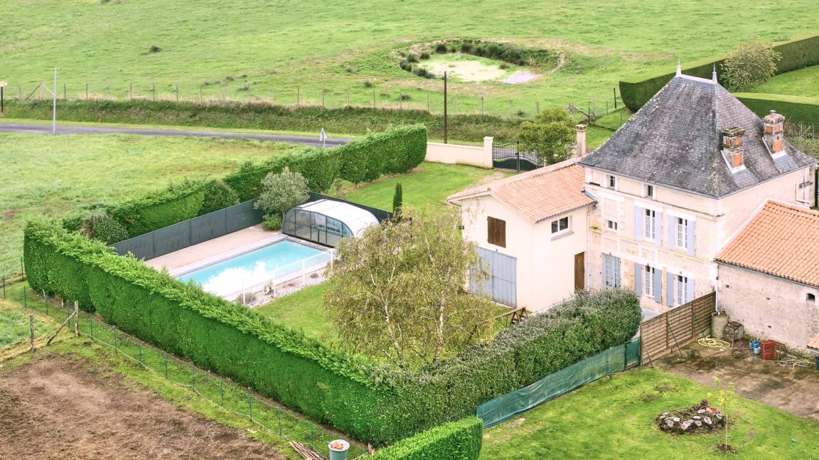 150 M² Huis ∙ 6 Slaapkamers ∙ 12 Gasten - Charente