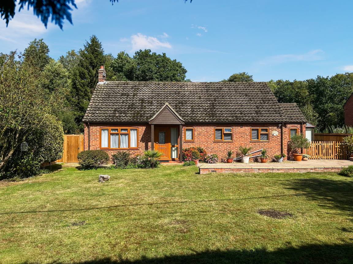 Cottage ∙ 2 Bedrooms ∙ 5 Guests - Wroxham Broad