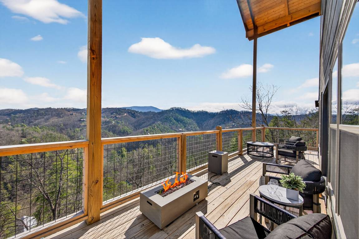 Cabin ∙ 4 Bedrooms ∙ 12 Guests - Townsend, TN