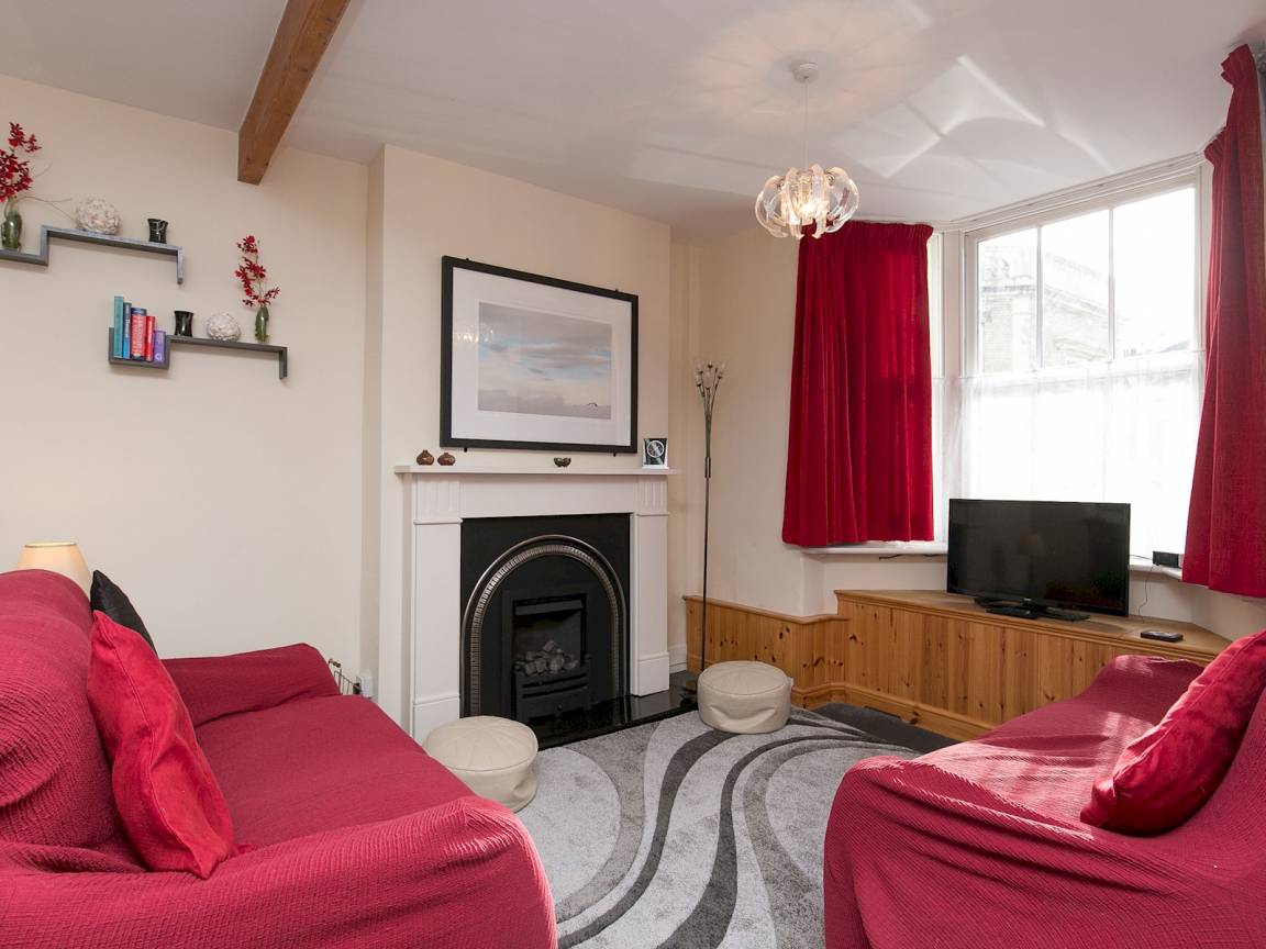 93 M² House ∙ 2 Bedrooms ∙ 4 Guests - Bangor