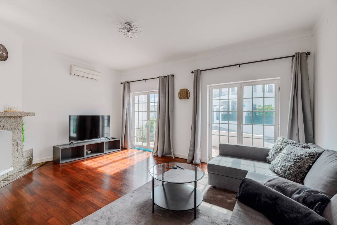 800 M² Huis ∙ 4 Slaapkamers ∙ 9 Gasten - Coruche