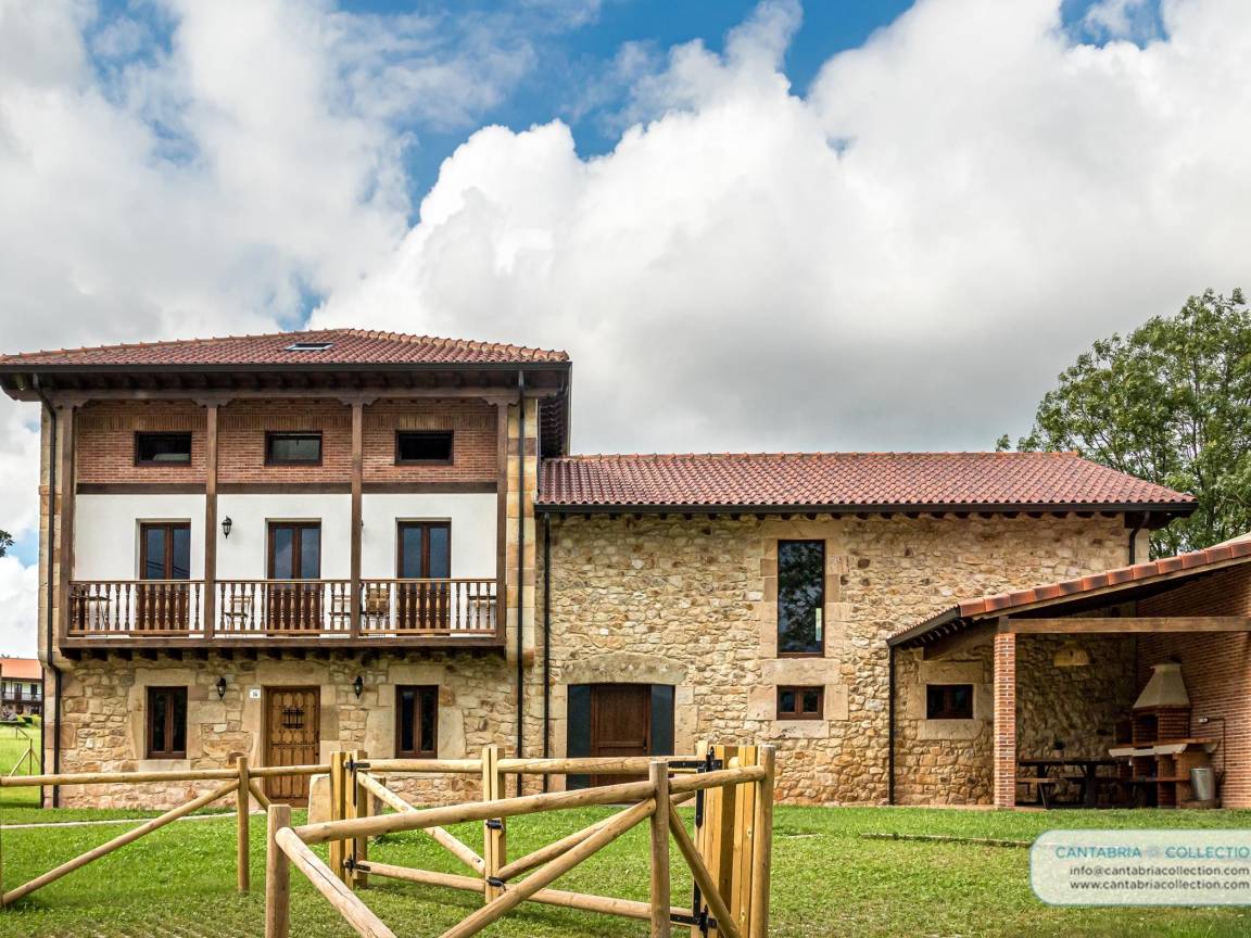 180 M² Casa Rural ∙ 6 Habitaciones ∙ 12 Huéspedes - Santander, España