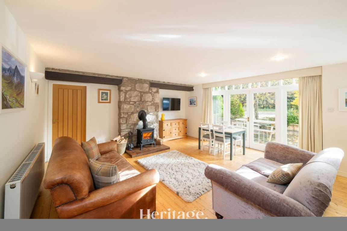 House ∙ 2 Bedrooms ∙ 4 Guests - Aboyne