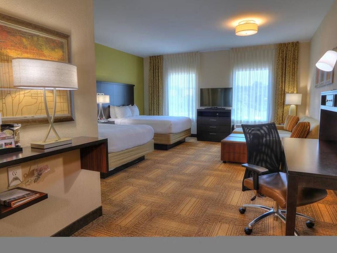 Hotel ∙ 1 Bedroom ∙ 4 Guests - Oak Ridge, TN