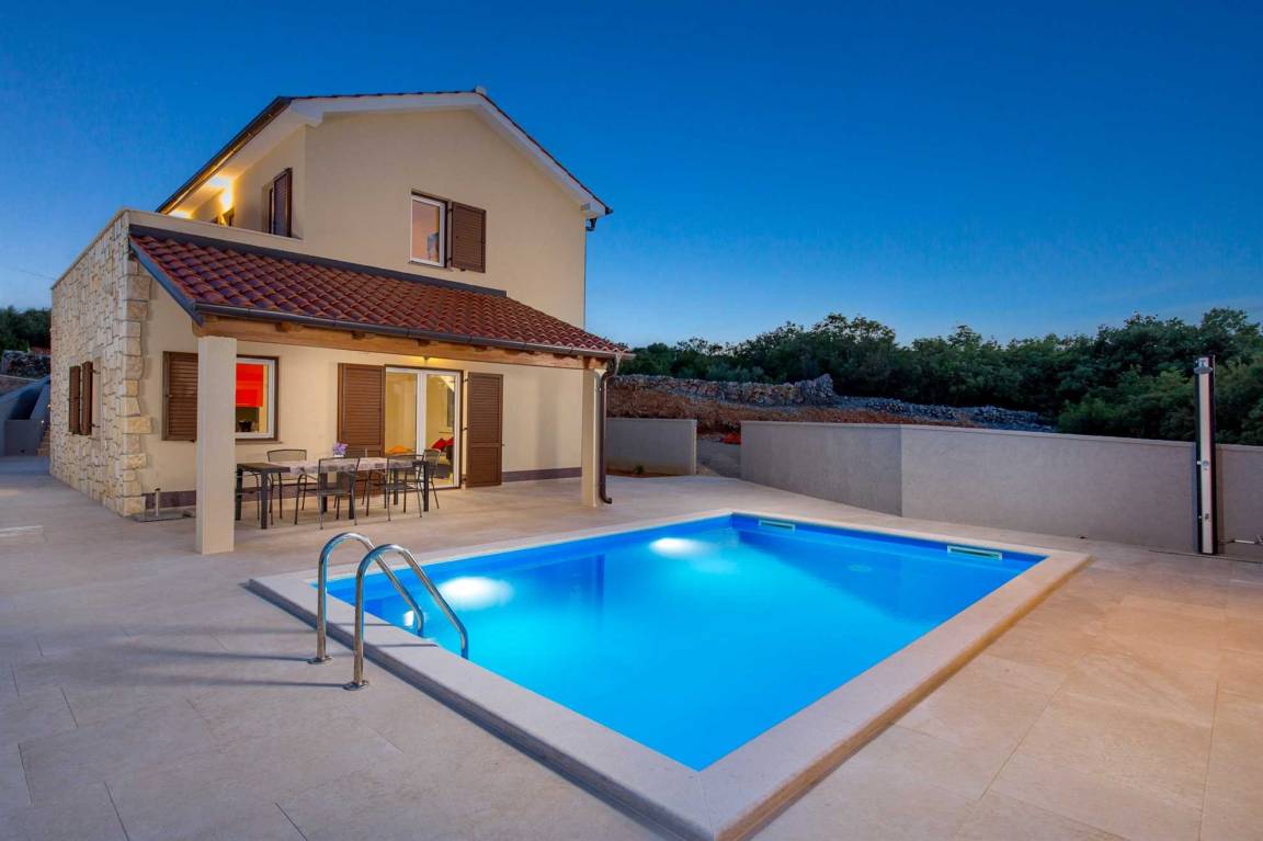 148 M² Villa ∙ 3 Makuuhuonetta ∙ 6 Vierasta - Vrbnik