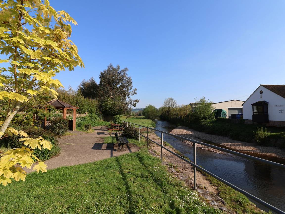 Cottage ∙ 3 Bedrooms ∙ 6 Guests - Axminster