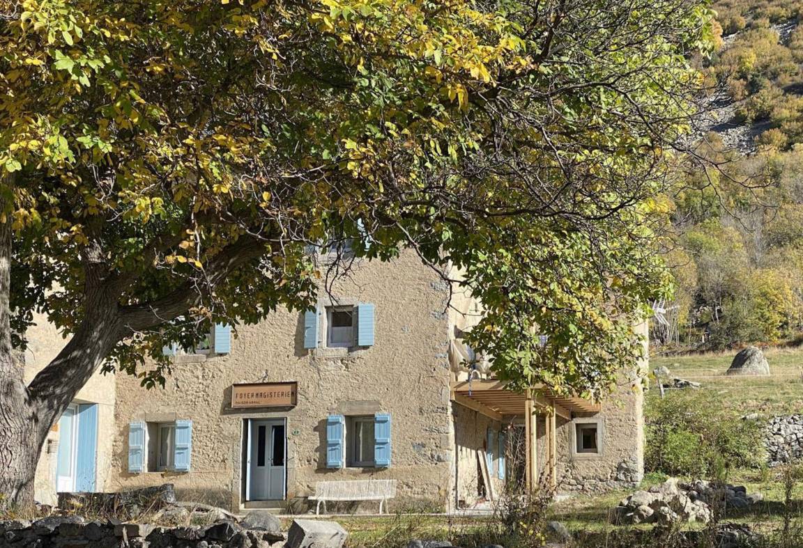 80 M² Apartamento ∙ 2 Habitaciones ∙ 4 Huéspedes - Ger