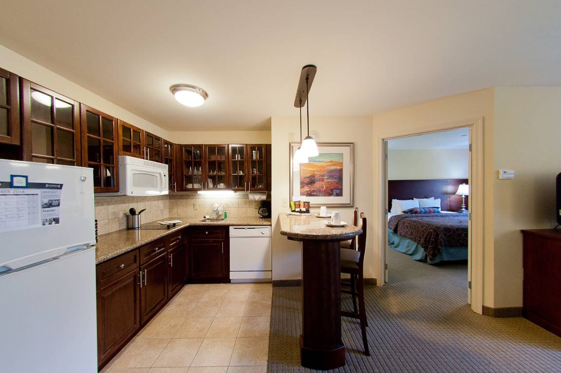 Hotel ∙ 2 Bedrooms ∙ 4 Guests - Stroudsburg, PA