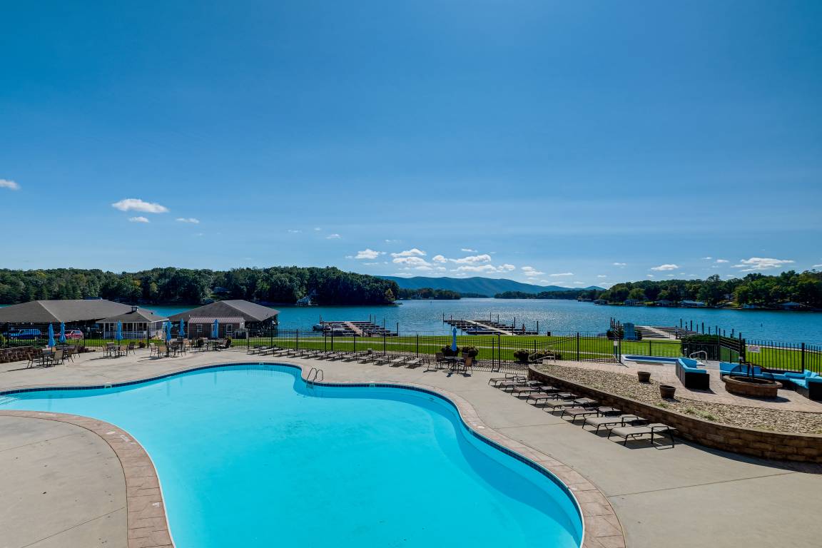 119 M² Apartment ∙ 2 Bedrooms ∙ 8 Guests - Smith Mountain Lake, VA