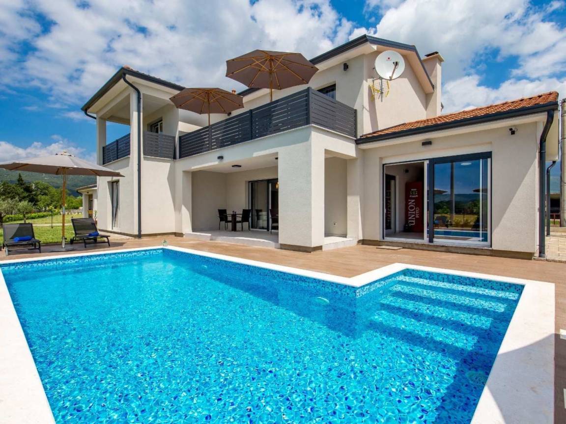 250 M² Maison De Vacances ∙ 4 Chambres ∙ 8 Personnes - Rijeka