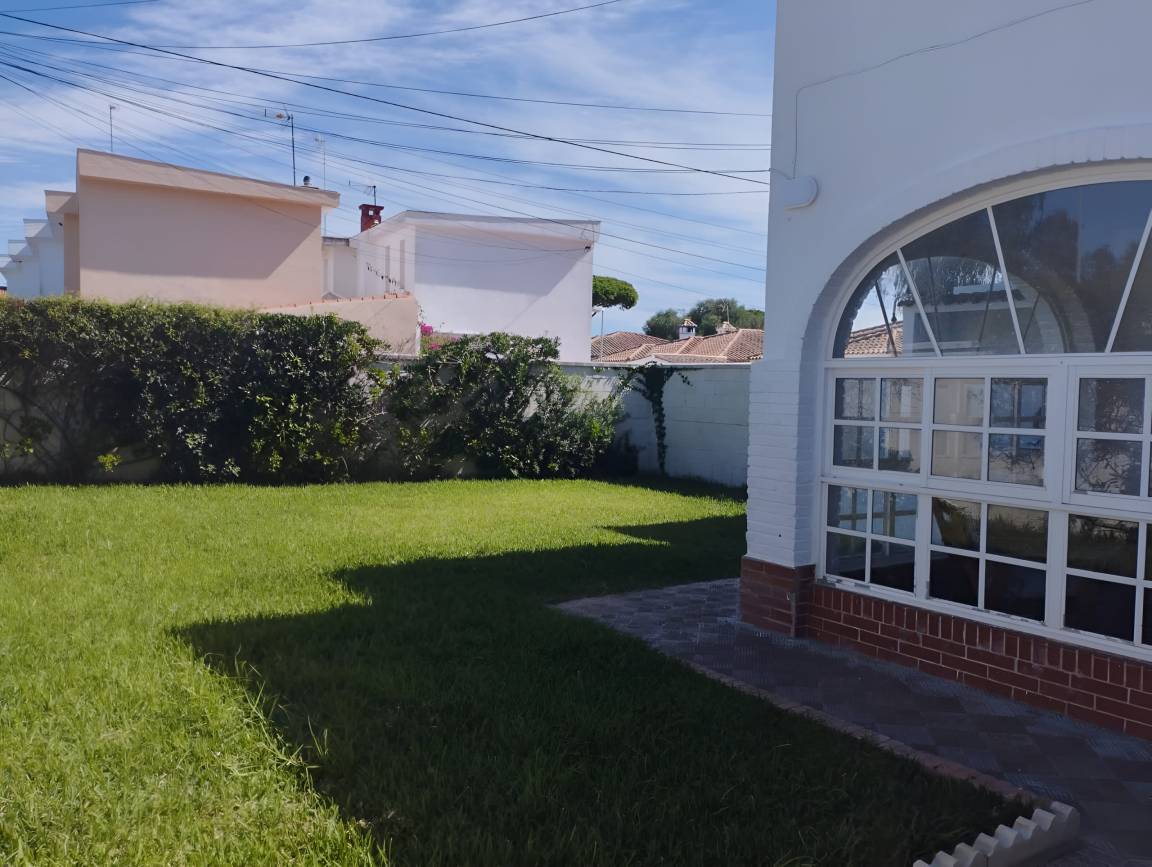 120 M² Chalet ∙ 3 Habitaciones ∙ 5 Huéspedes - San Fernando, España
