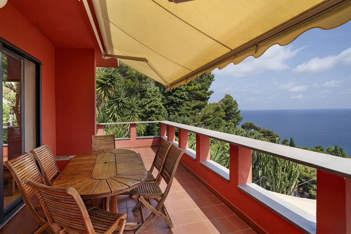 196 M² Villa ∙ 3 Bedrooms ∙ 8 Guests - Alassio