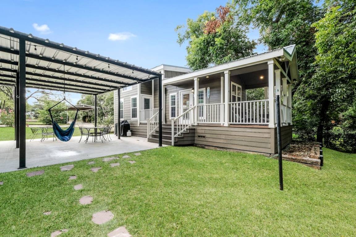 House ∙ 2 Bedrooms ∙ 4 Guests - Seguin