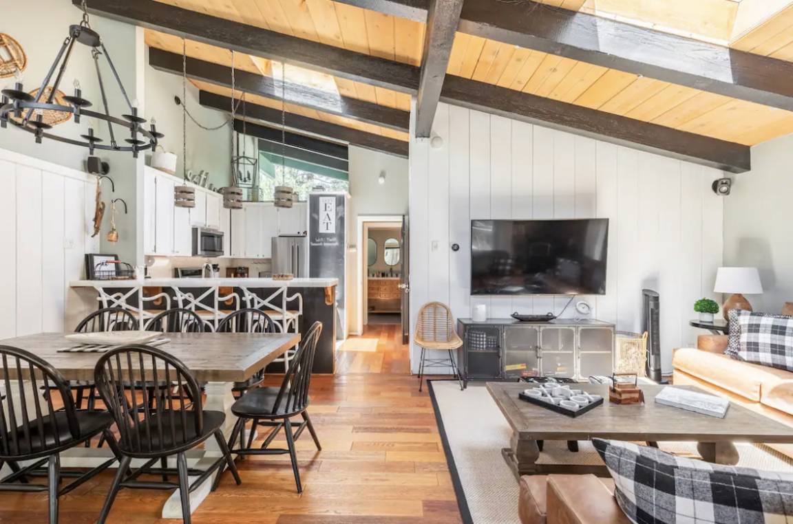 161 M² Villa ∙ 4 Bedrooms ∙ 10 Guests - Mammoth Lakes, CA