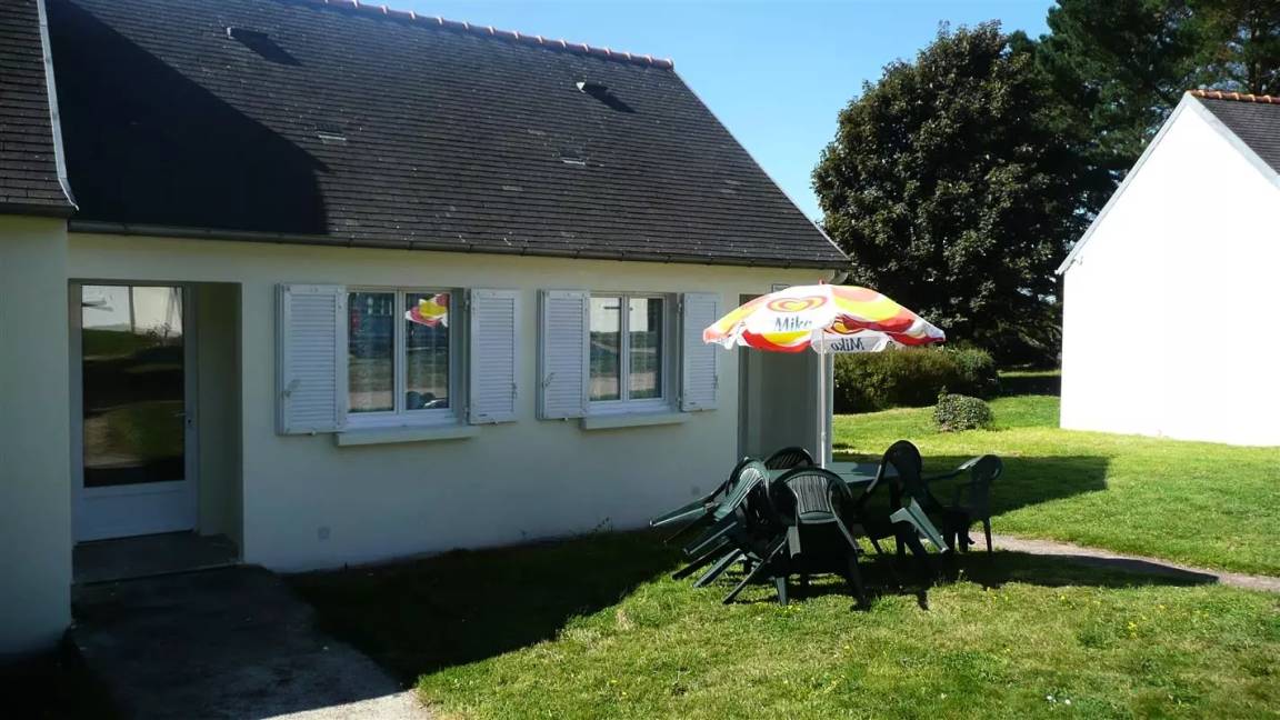 House ∙ 2 Bedrooms ∙ 4 Guests - Locquirec