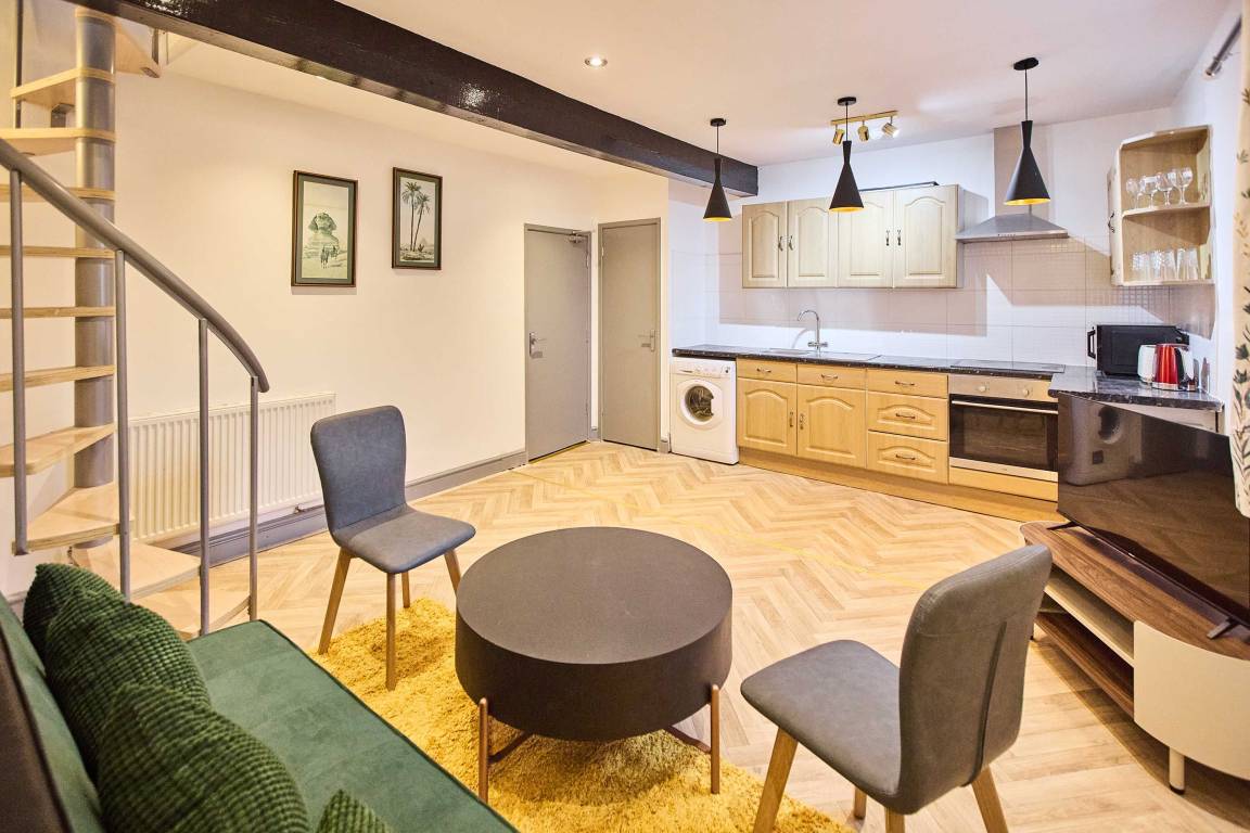 Apartment ∙ 2 Bedrooms ∙ 4 Guests - Nottingham Contemporary