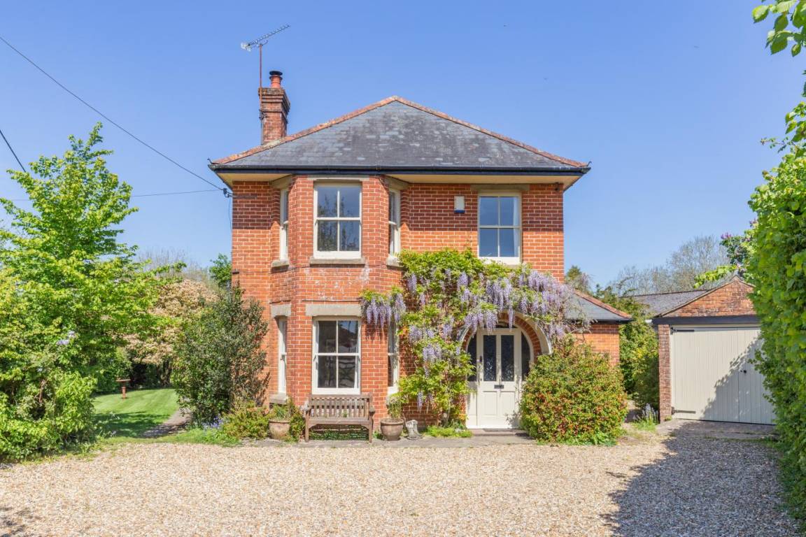 Cottage ∙ 5 Bedrooms ∙ 8 Guests - Fordingbridge