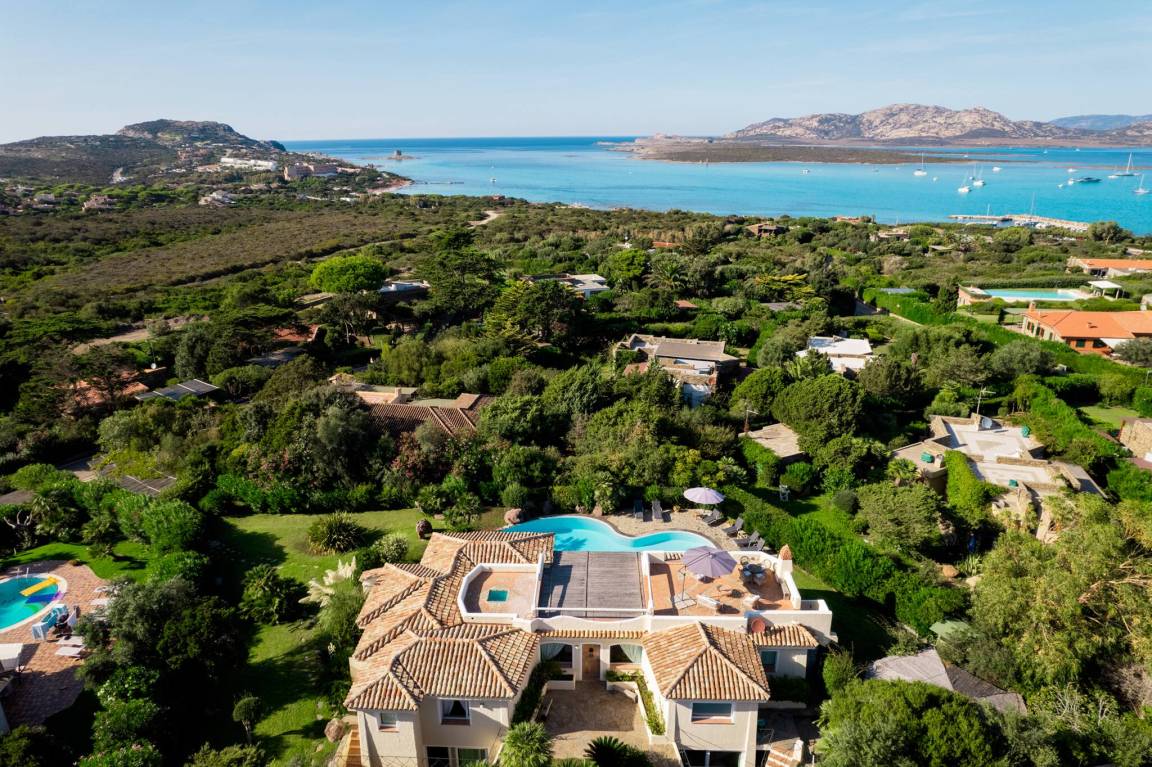 300 M² Villa ∙ 5 Chambres ∙ 12 Personnes - Stintino