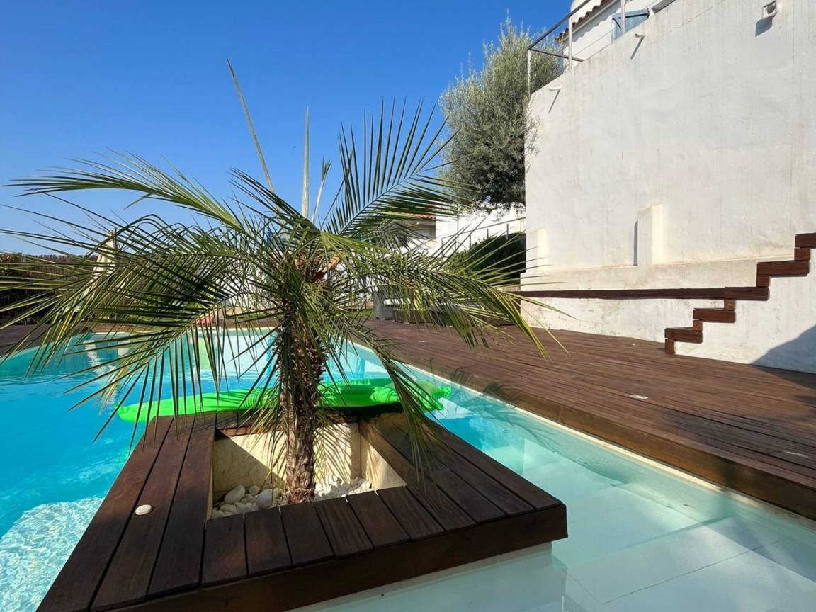 179 M² Villa ∙ 4 Bedrooms ∙ 8 Guests - Sitges