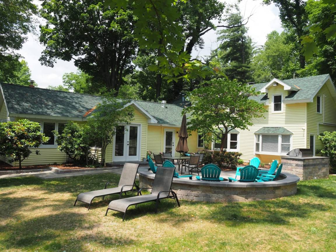 278 M² Casa ∙ 7 Habitaciones ∙ 20 Huéspedes - Dowagiac, MI