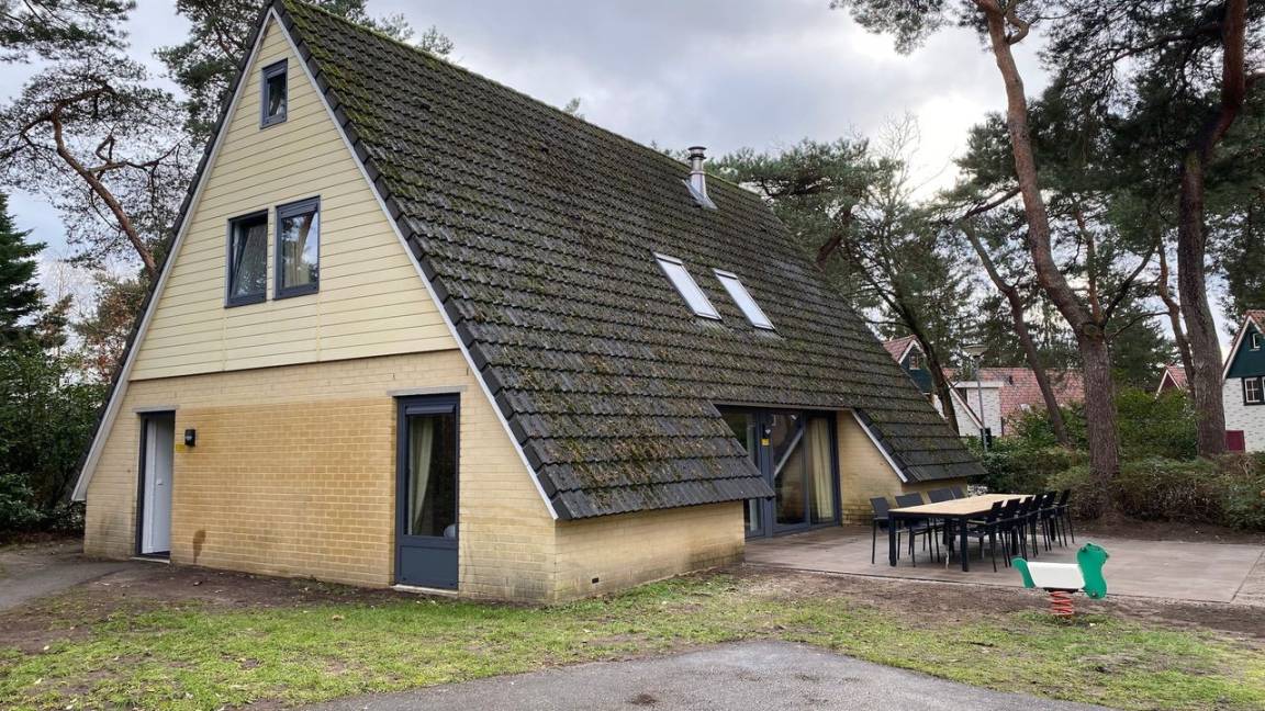 230 M² Huis ∙ 6 Slaapkamers ∙ 12 Gasten - Breda