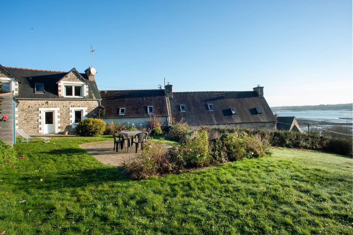 92 M² Maison De Vacances ∙ 3 Chambres ∙ 10 Personnes - Plougrescant