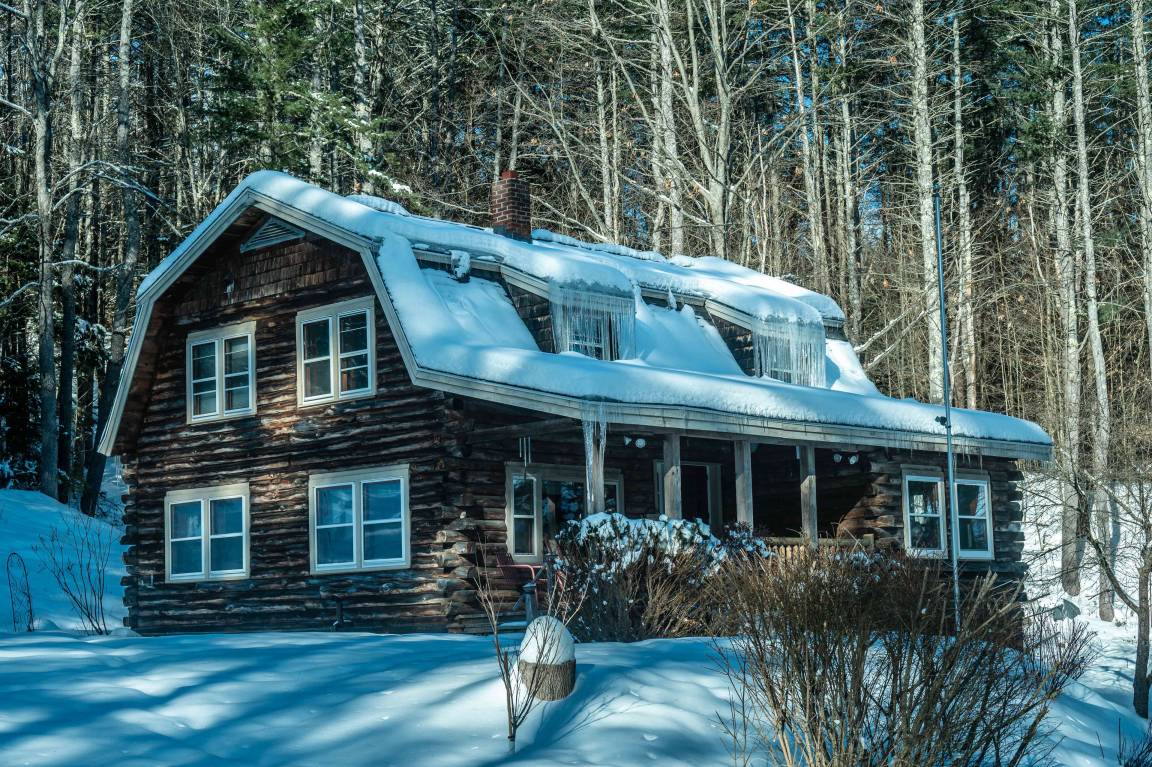 167 M² House ∙ 3 Bedrooms ∙ 6 Guests - Claremont, NH