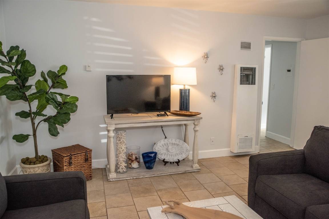 Condo ∙ 2 Bedrooms ∙ 6 Guests - Carpinteria, CA