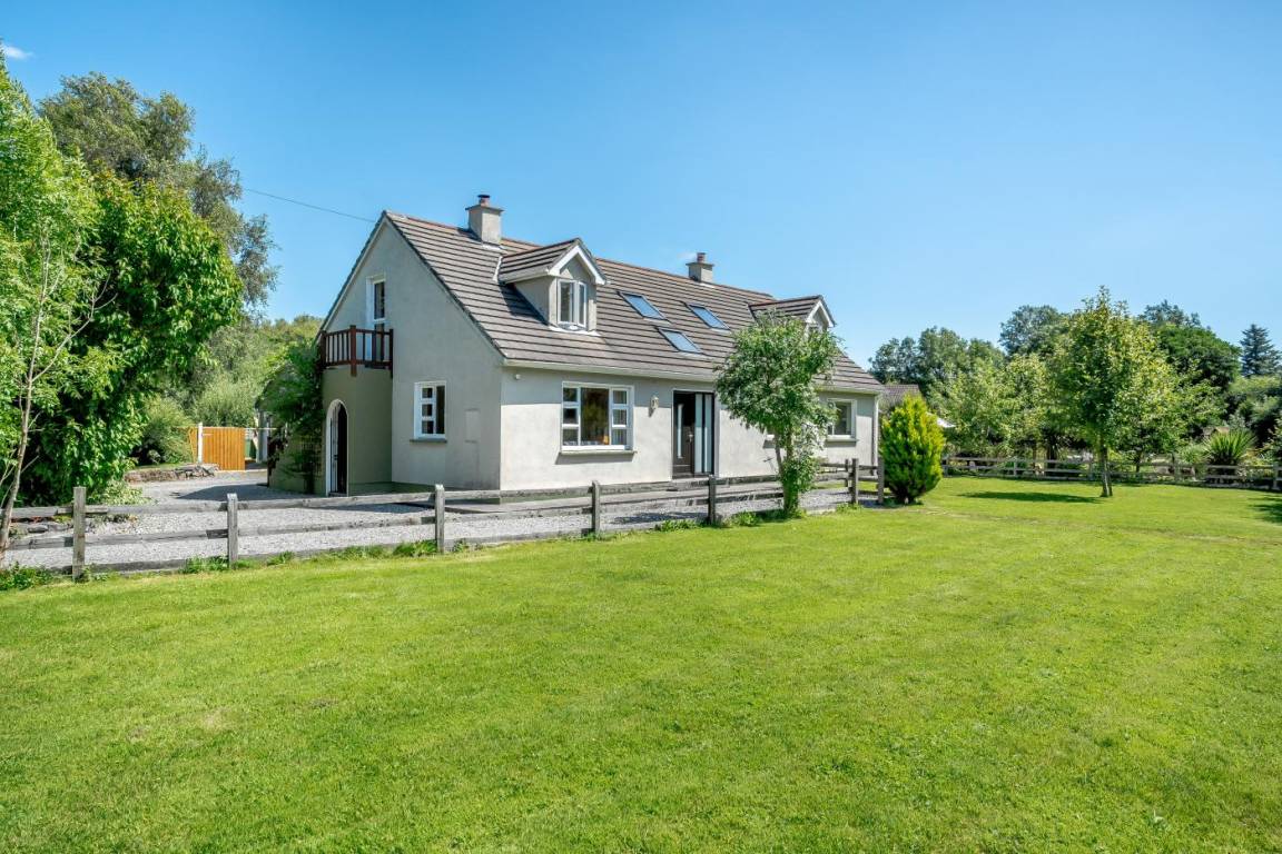 Cottage ∙ 5 Bedrooms ∙ 11 Guests - County Mayo