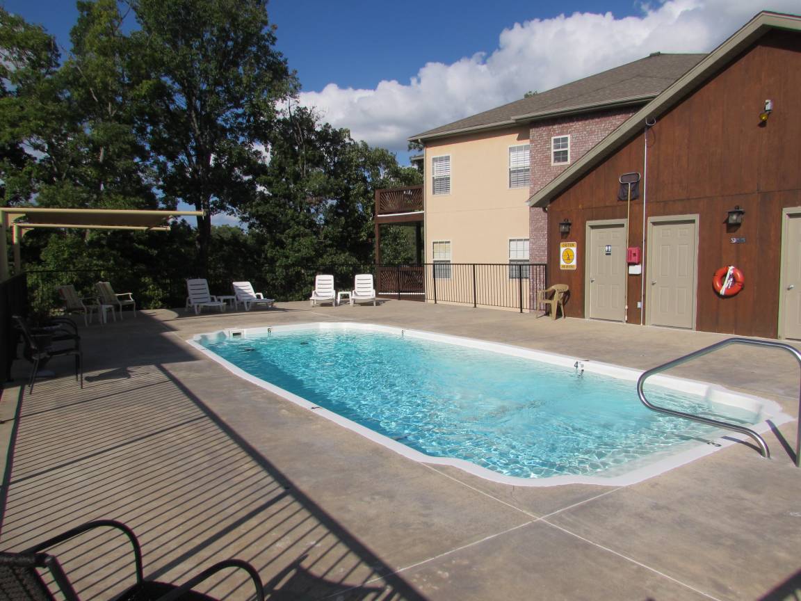 Condo ∙ 3 Bedrooms ∙ 6 Guests - Ridgedale, MO