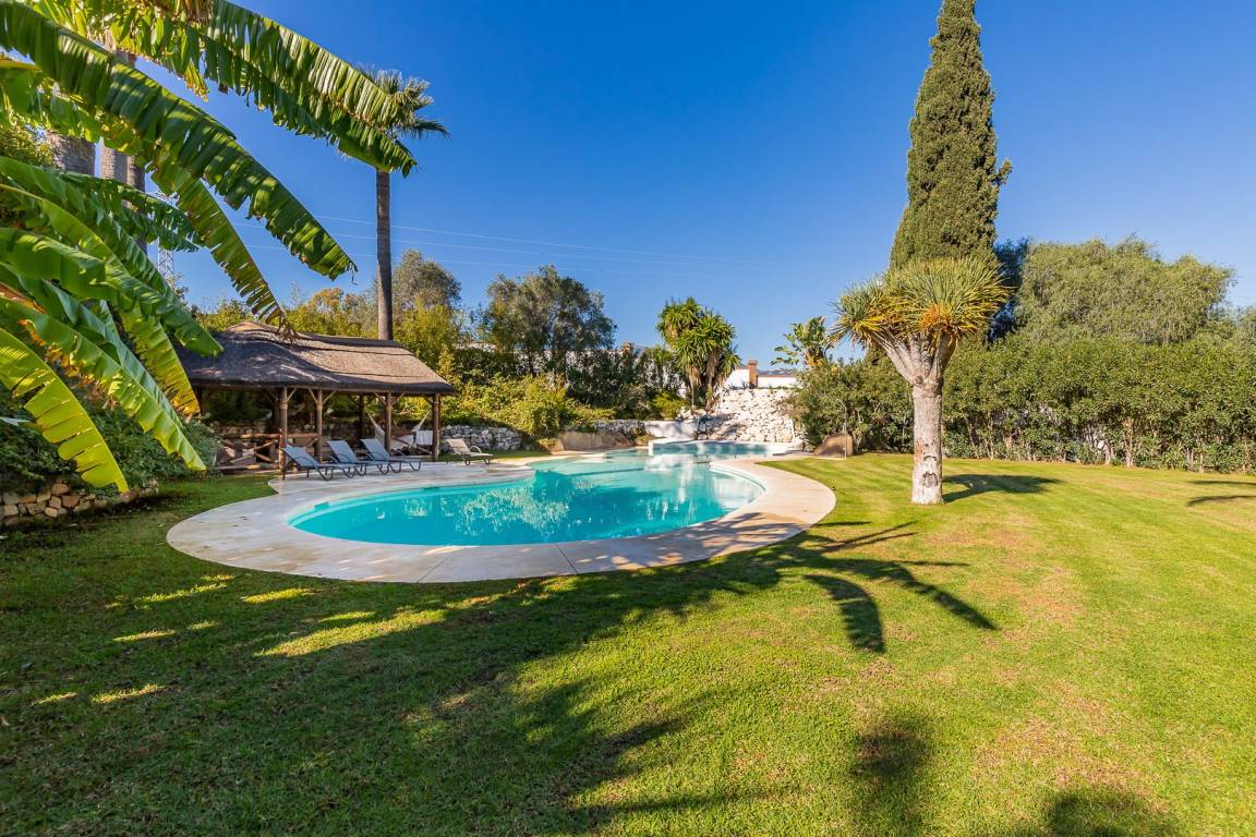 300 M² Villa ∙ 6 Bedrooms ∙ 11 Guests - Benahavís