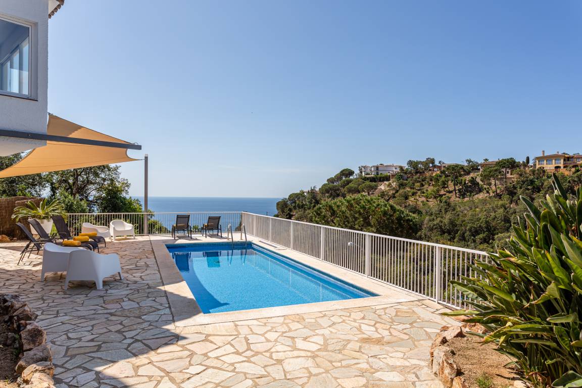 100 M² Villa ∙ 4 Bedrooms ∙ 8 Guests - Tossa de Mar