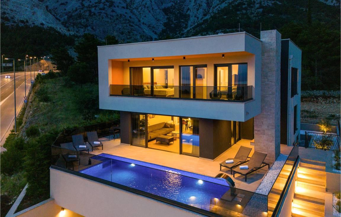 280 M² Ferienhaus ∙ 4 Schlafzimmer ∙ 8 Gäste - Baška Voda