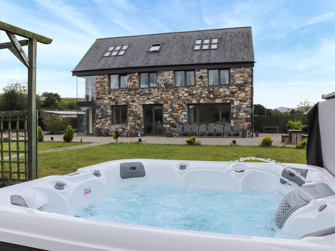 Cottage ∙ 5 Bedrooms ∙ 12 Guests - North Wales