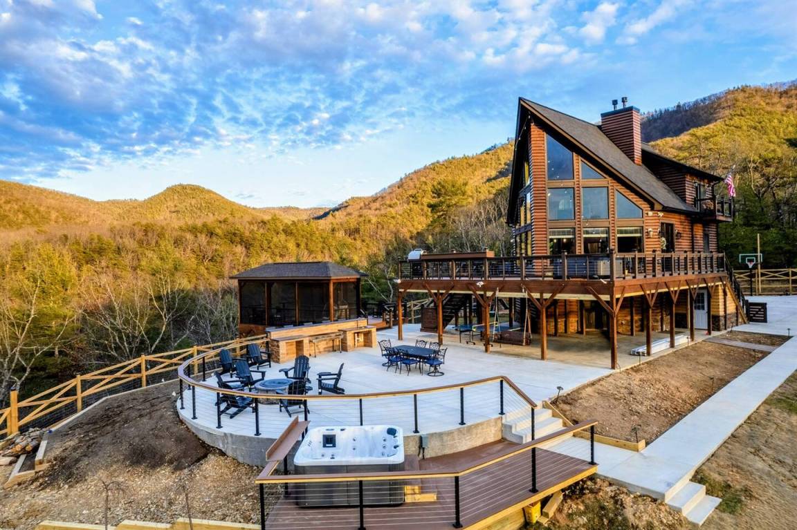 280 M² Cabin ∙ 7 Bedrooms ∙ 20 Guests - West Virginia
