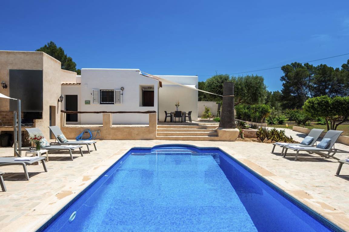 175 M² Villa ∙ 4 Bedrooms ∙ 8 Guests - Ibiza
