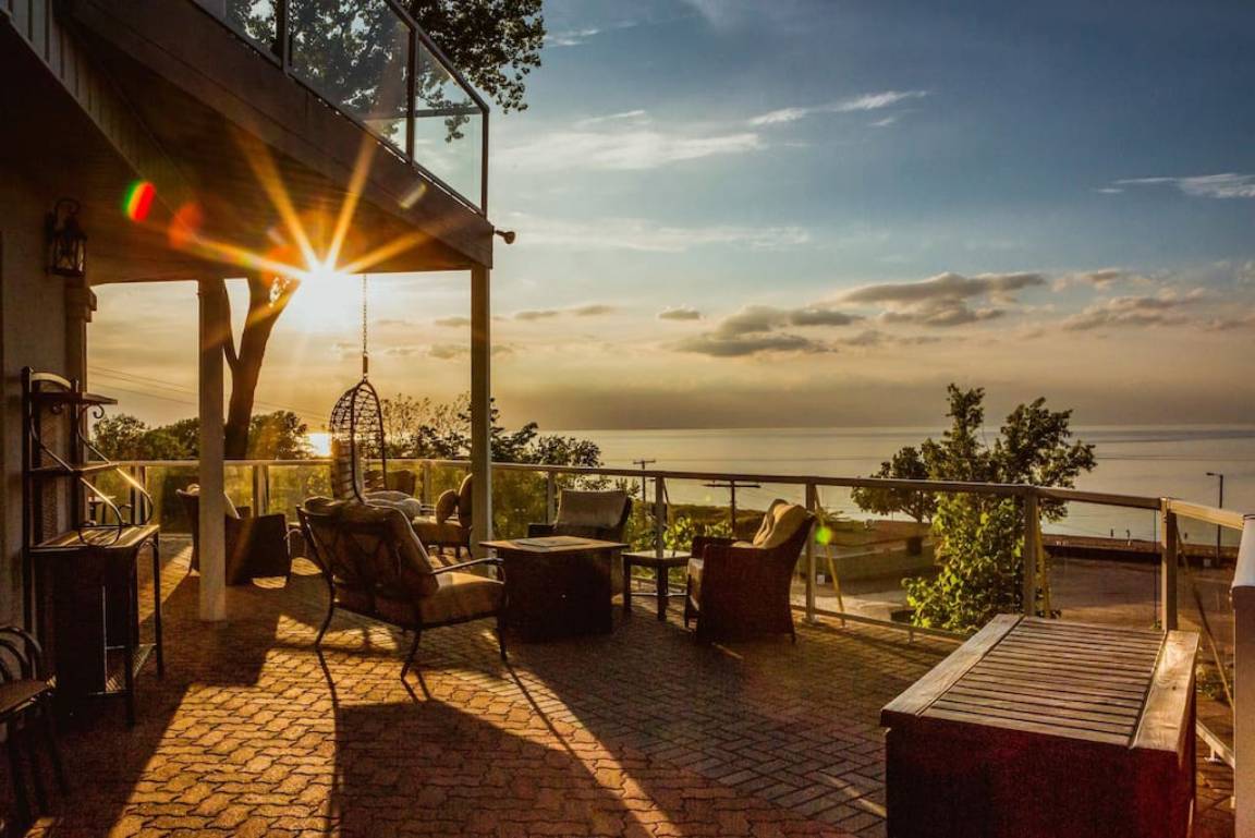 52 M² Villa ∙ 7 Bedrooms ∙ 26 Guests - Gary, IN