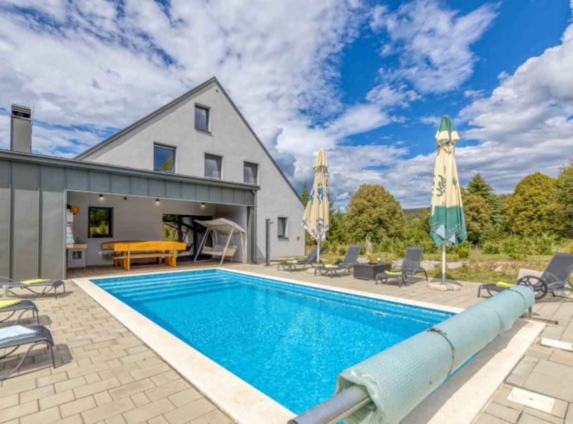 220 M² Ferienhaus ∙ 4 Schlafzimmer ∙ 8 Gäste - Ogulin