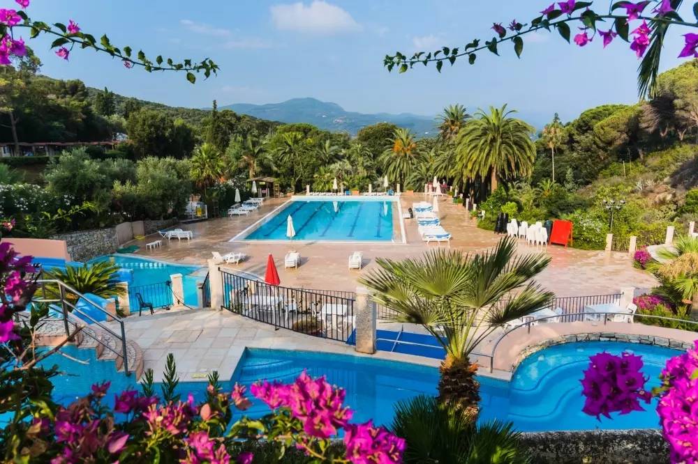 24 M² Caravan ∙ 2 Bedrooms ∙ 4 Guests - Elba