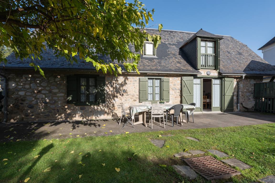 150 M² House ∙ 4 Bedrooms ∙ 8 Guests - Lourdes