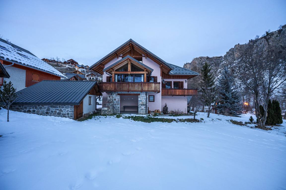 129 M² Chalet ∙ 4 Bedrooms ∙ 10 Guests - Valloire