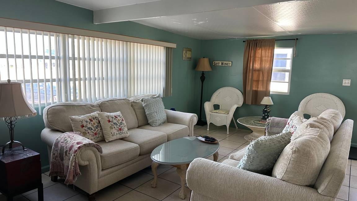 House ∙ 2 Bedrooms ∙ 4 Guests - Jensen Beach, FL