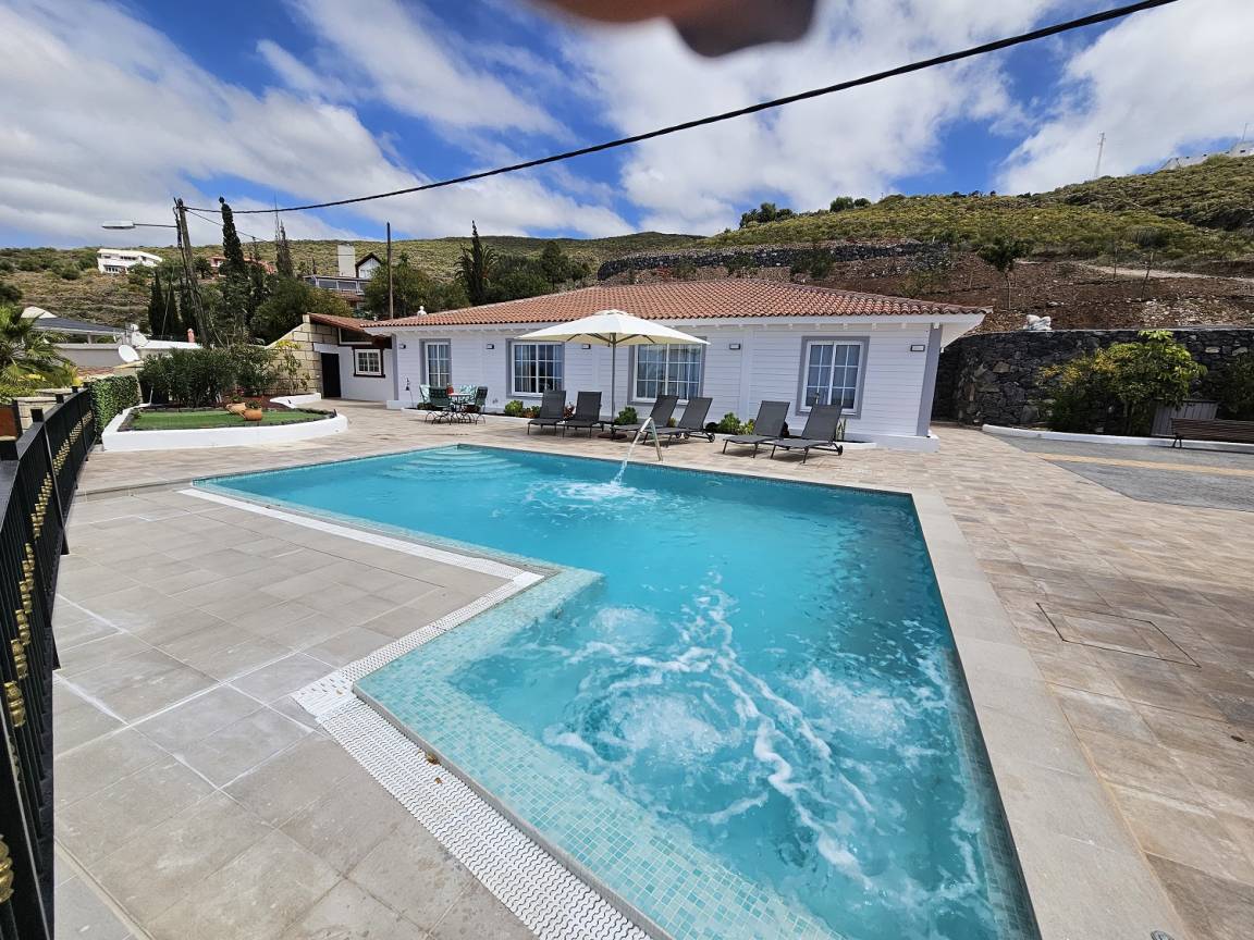 230 M² Villa ∙ 3 Bedrooms ∙ 6 Guests - Adeje