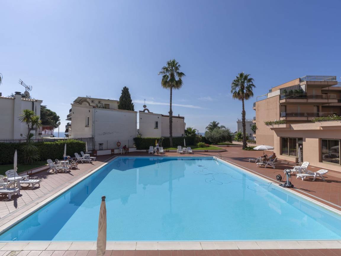 30 M² Appartamento ∙ 1 Camera Da Letto ∙ 3 Ospiti - Sanremo