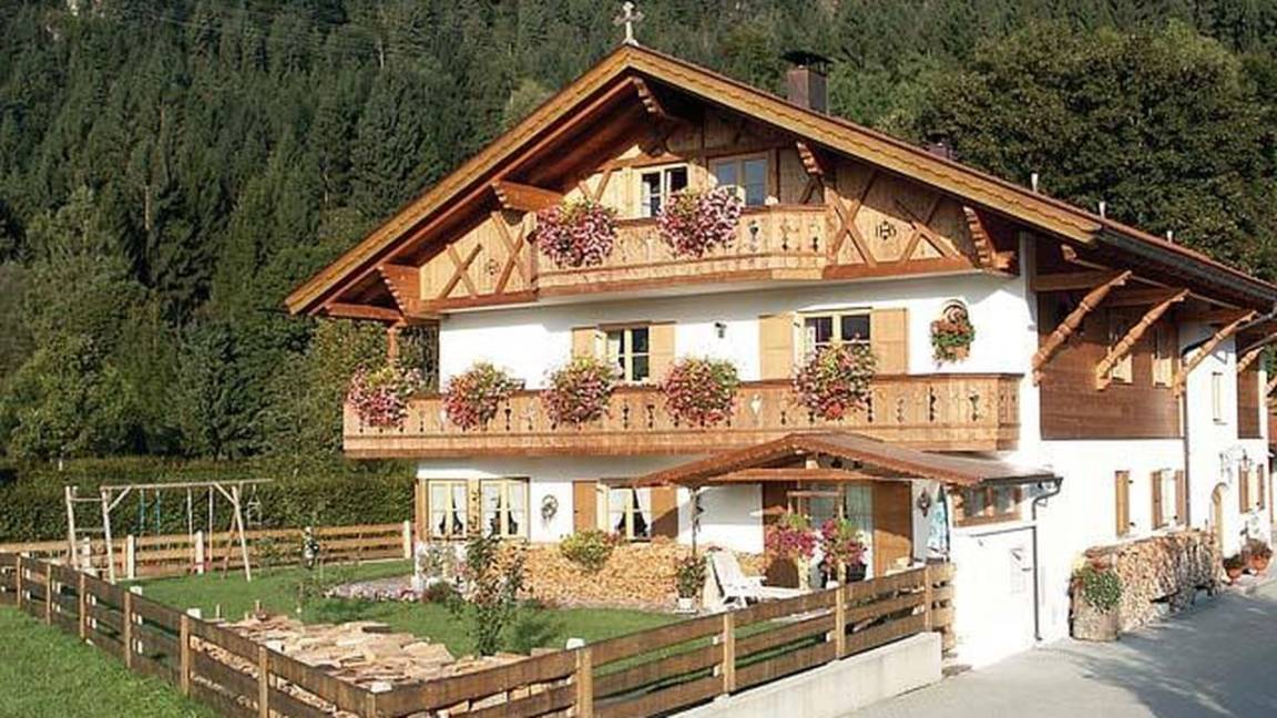 70 M² Ferienwohnung ∙ 2 Schlafzimmer ∙ 4 Gäste - Ettal