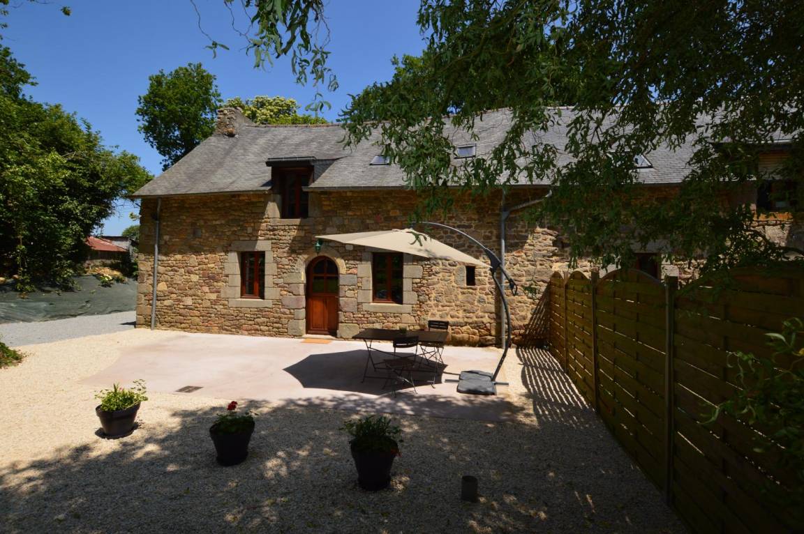 102 M² Gîte ∙ 2 Chambres ∙ 4 Personnes - Combourg