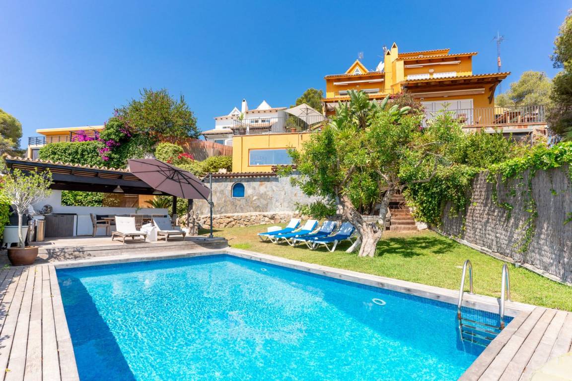 Villa ∙ 3 Makuuhuonetta ∙ 8 Vierasta - Sitges