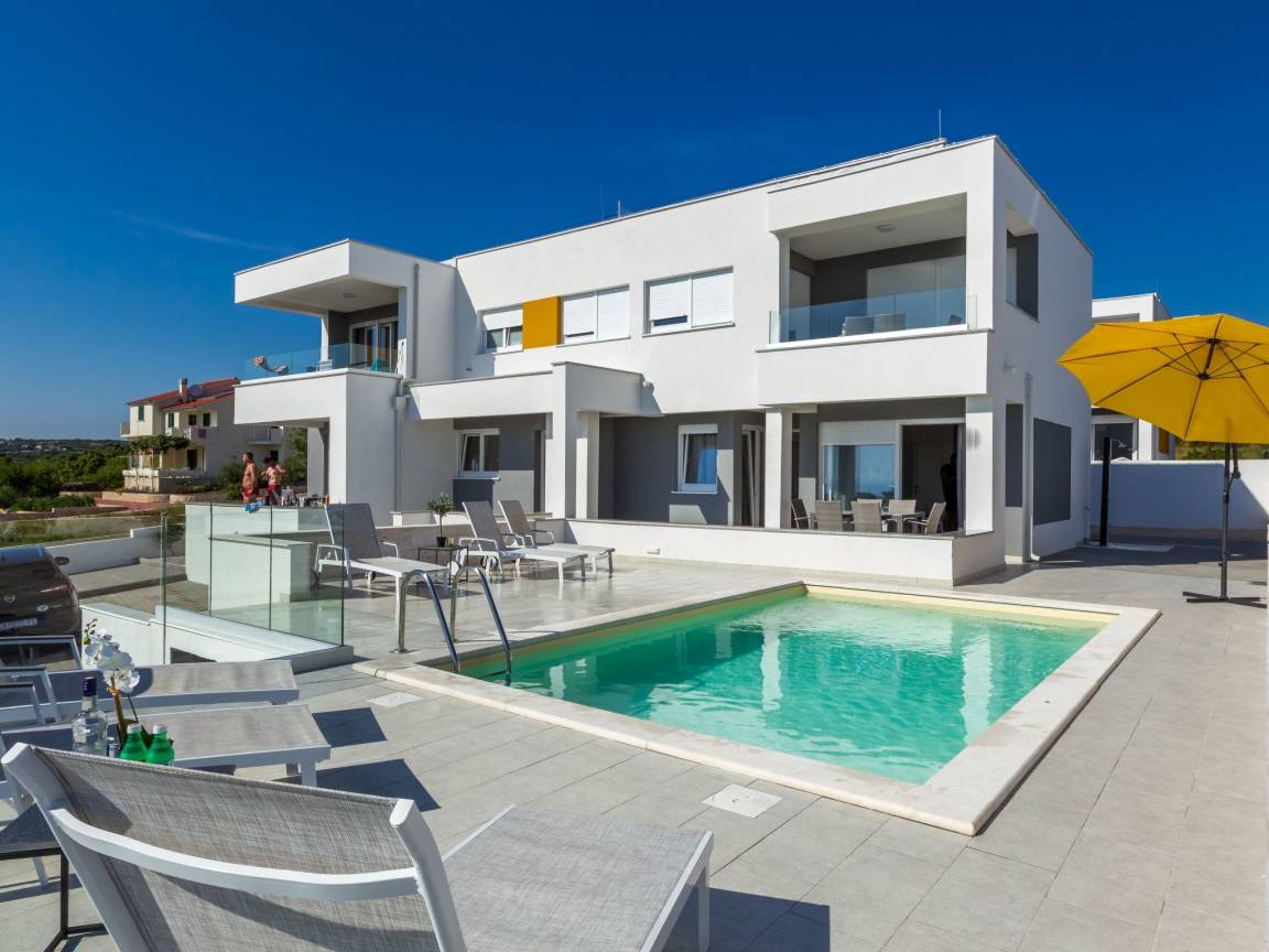 240 M² Huis ∙ 8 Slaapkamers ∙ 24 Gasten - Novalja