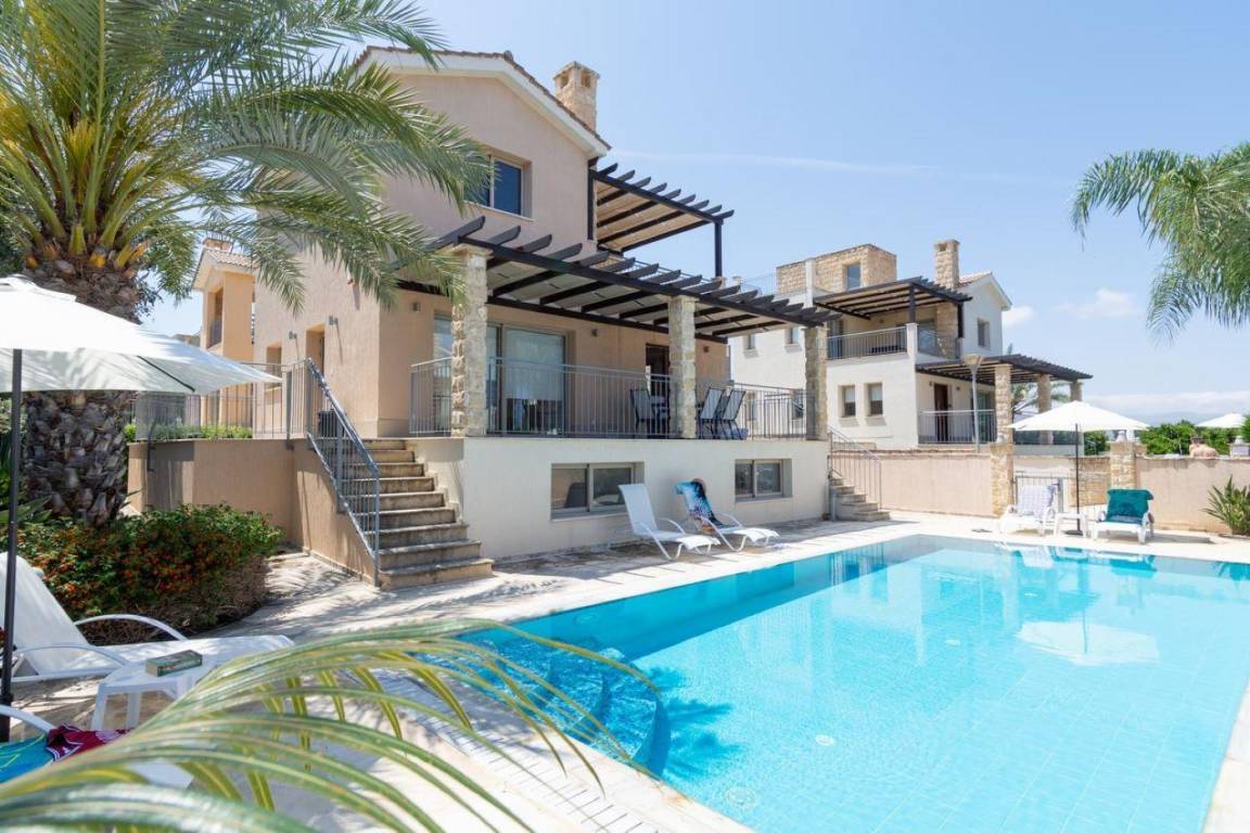 220 M² Casa ∙ 4 Habitaciones ∙ 6 Huéspedes - Argaka
