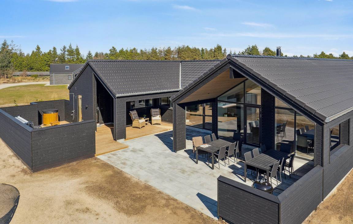 211 M² Ferienhaus ∙ 5 Schlafzimmer ∙ 14 Gäste - Henne Kirkeby